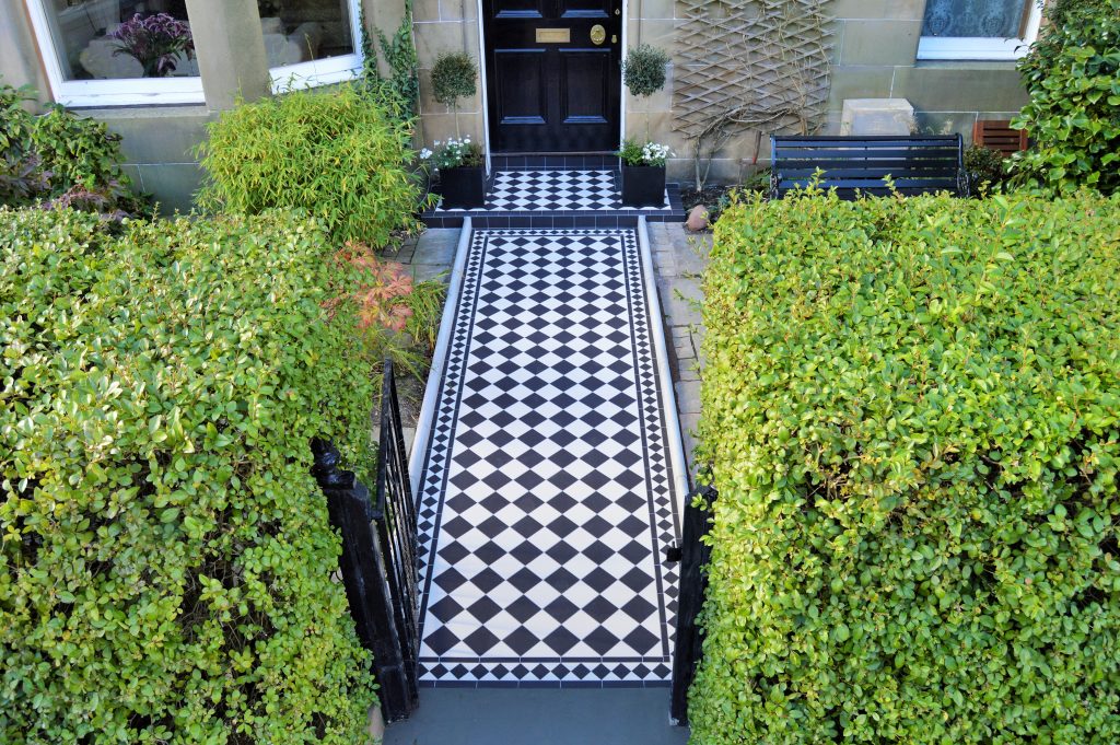 Using Exterior Tiles to Create a Dynamic Entranceway | New Image
