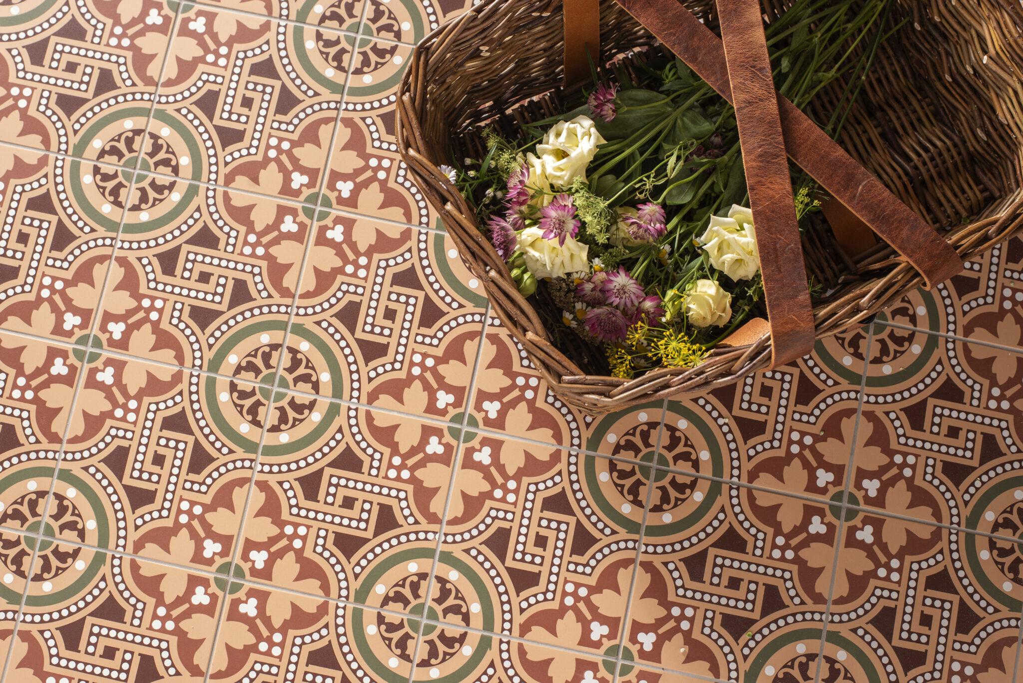 Salisbury Green on Buff Patterned Tile 151mm x 151mm